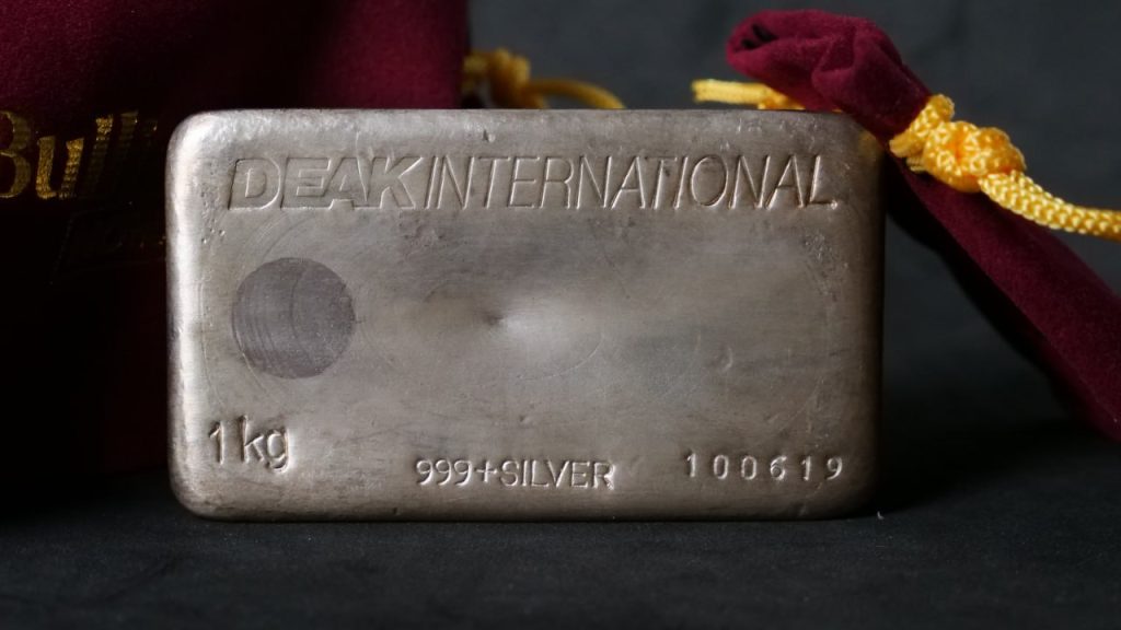 Auction Item 0145 - Vintage Deak International Silver Cast bar 1kg ...